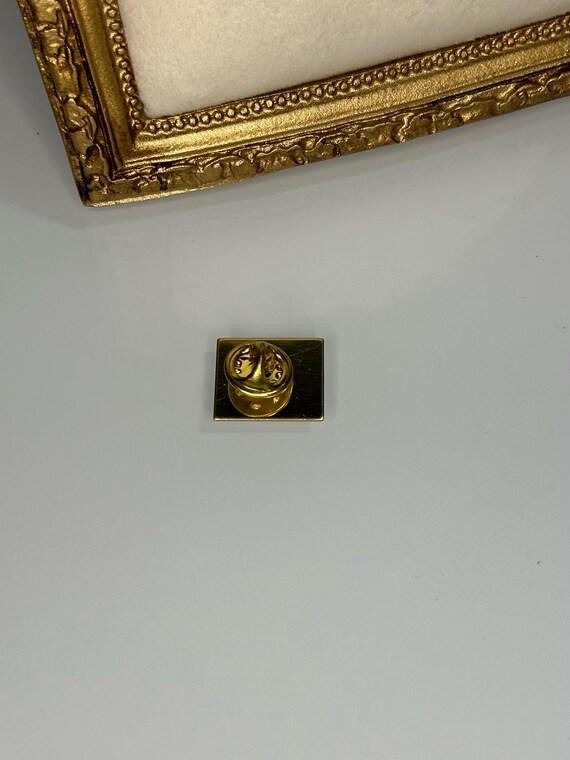 Ultra Rare Dutch Symbolic Pin - Gem