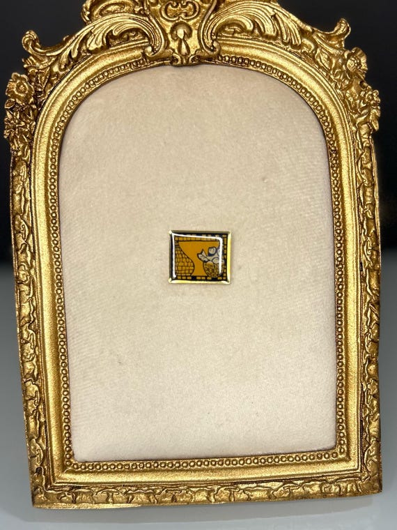 Ultra Rare Dutch Symbolic Pin - Gem