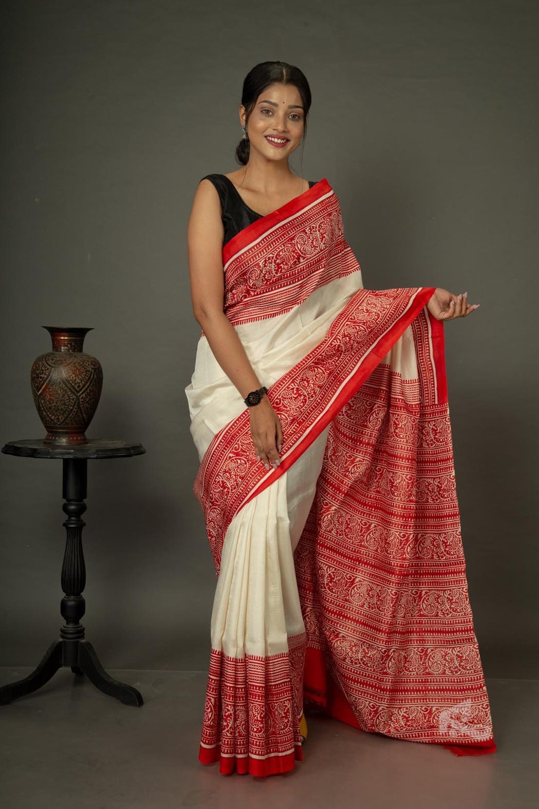 Handwoven White and Red Silk Saree: Baishakhi Festive Saree - Etsy