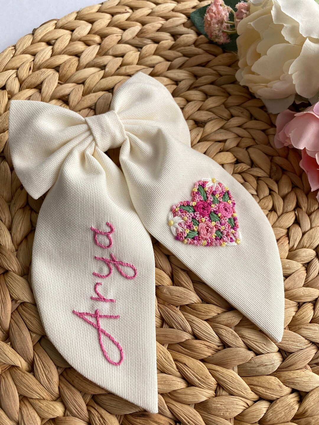 Personalized Embroidered Linen Hair Bow: Custom Name, Handmade Clip - Etsy