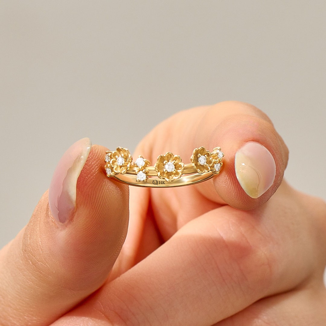 14k Flower Curved Wedding Band With Moissanite, Dainty Contour Ring for ...