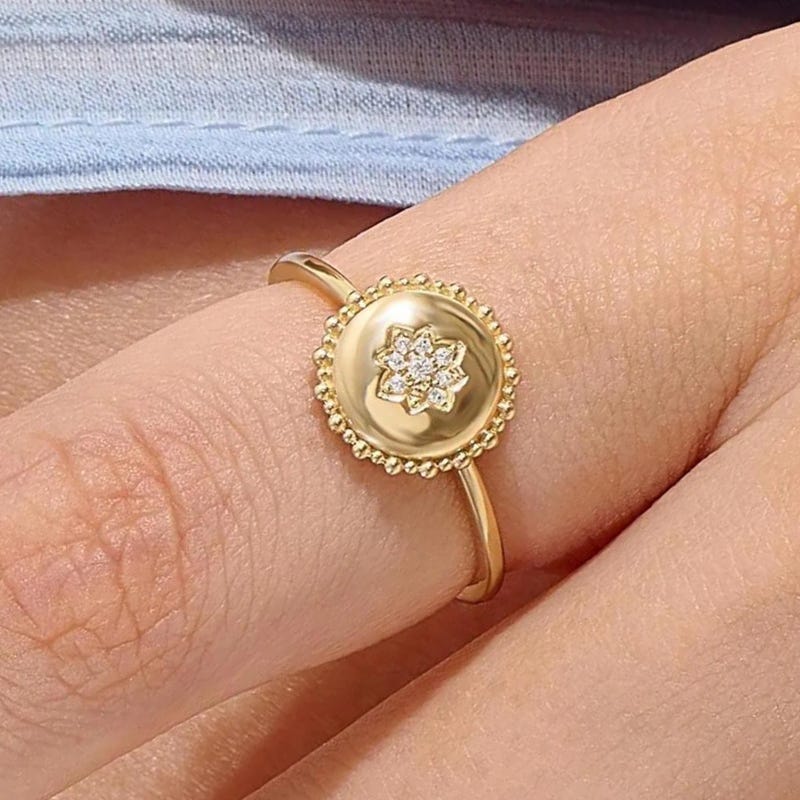 Stars Signet Moissanite - Etsy