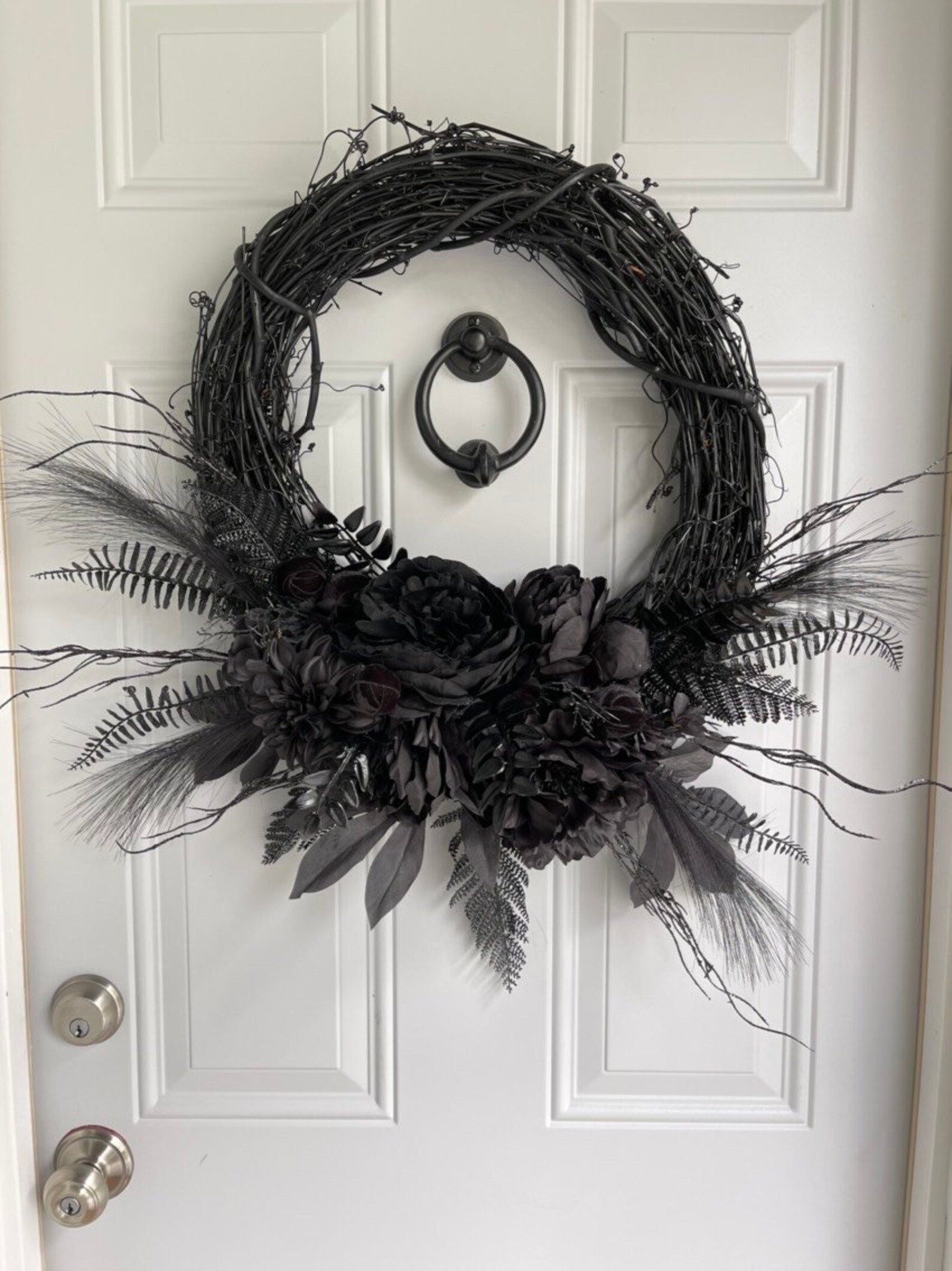 Handmade All-black Beauty Wreath: Black Dahlias Black Roses - Etsy