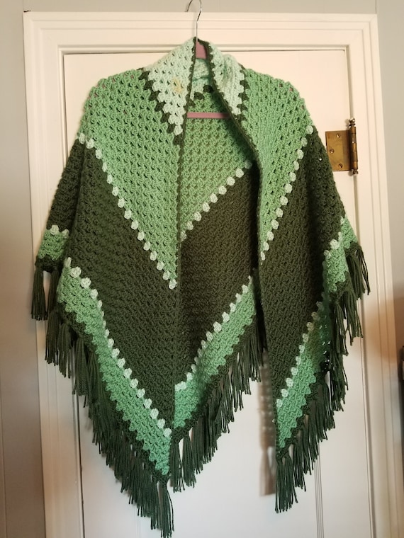 crocheted shawl vintage 1970s - Gem