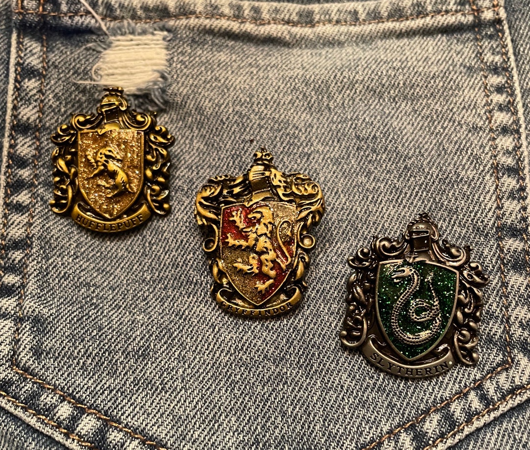 Harry Potter Student Badge Pins. Hogwarts House Pins Harry Potter Pins ...