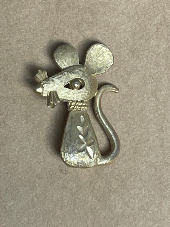 vintage mod mouse brooch - Gem