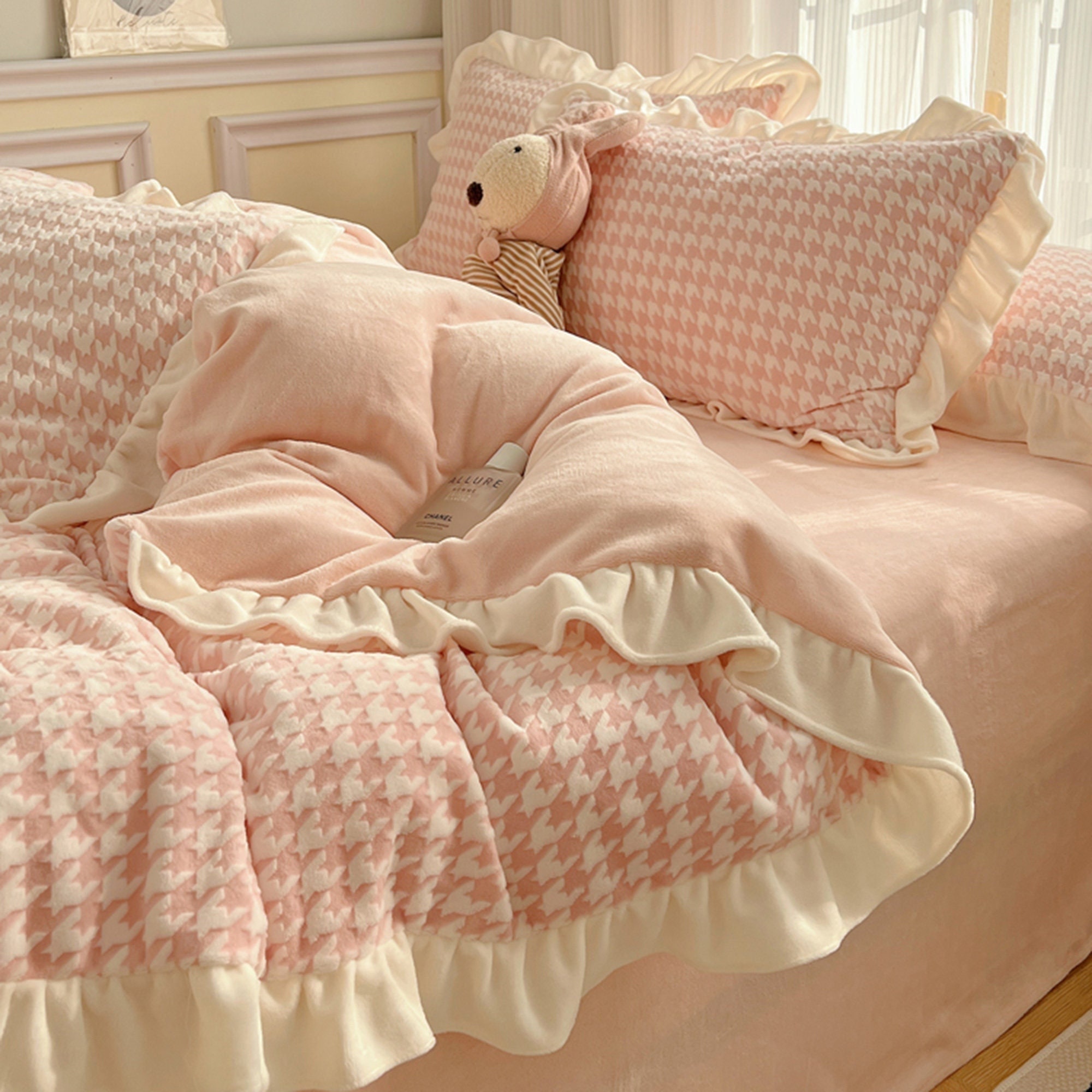 Pink Soft Velvet Duvet Cover Set, Ruffled Cotton Bedding Sets ...