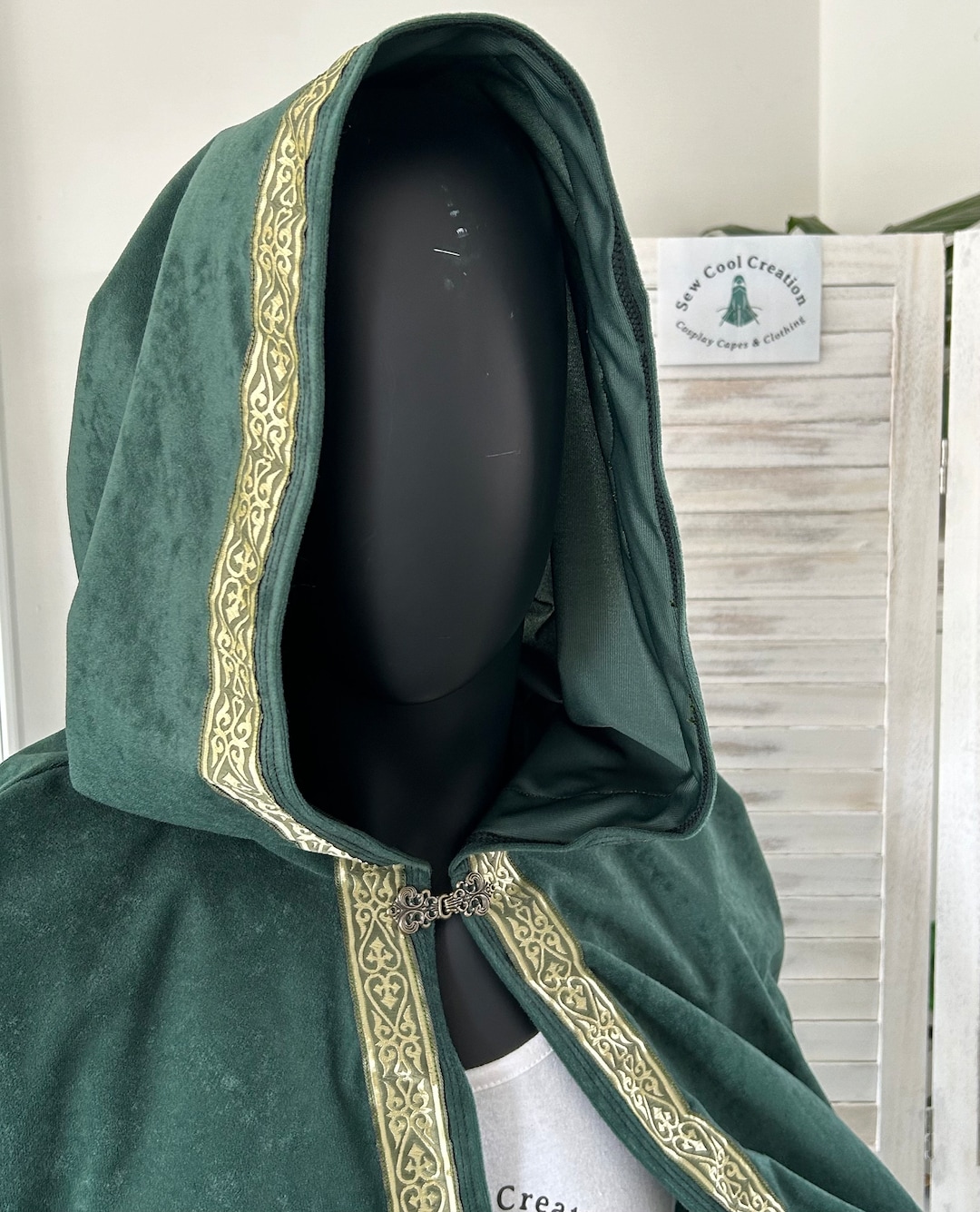 Green Cape Capelet Cloak With Pointy Hood Embellishment Clasp Fastening ...