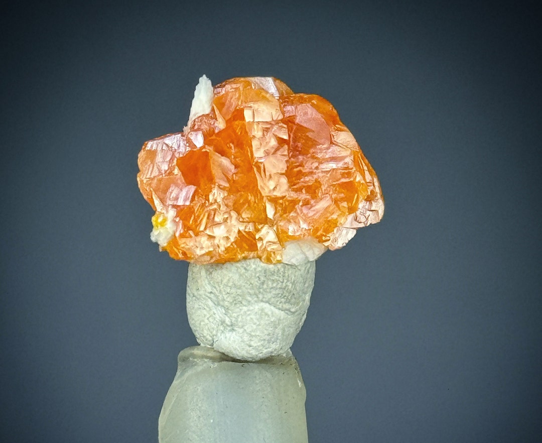 Orange Wulfenite Floater Crystal 1.7*1.5*0.5 Cm - Etsy
