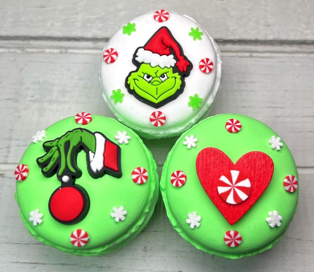 Fake Grinch Macaroons | Fake Grinchmas Macaroons | Fake Grinch Inspired ...