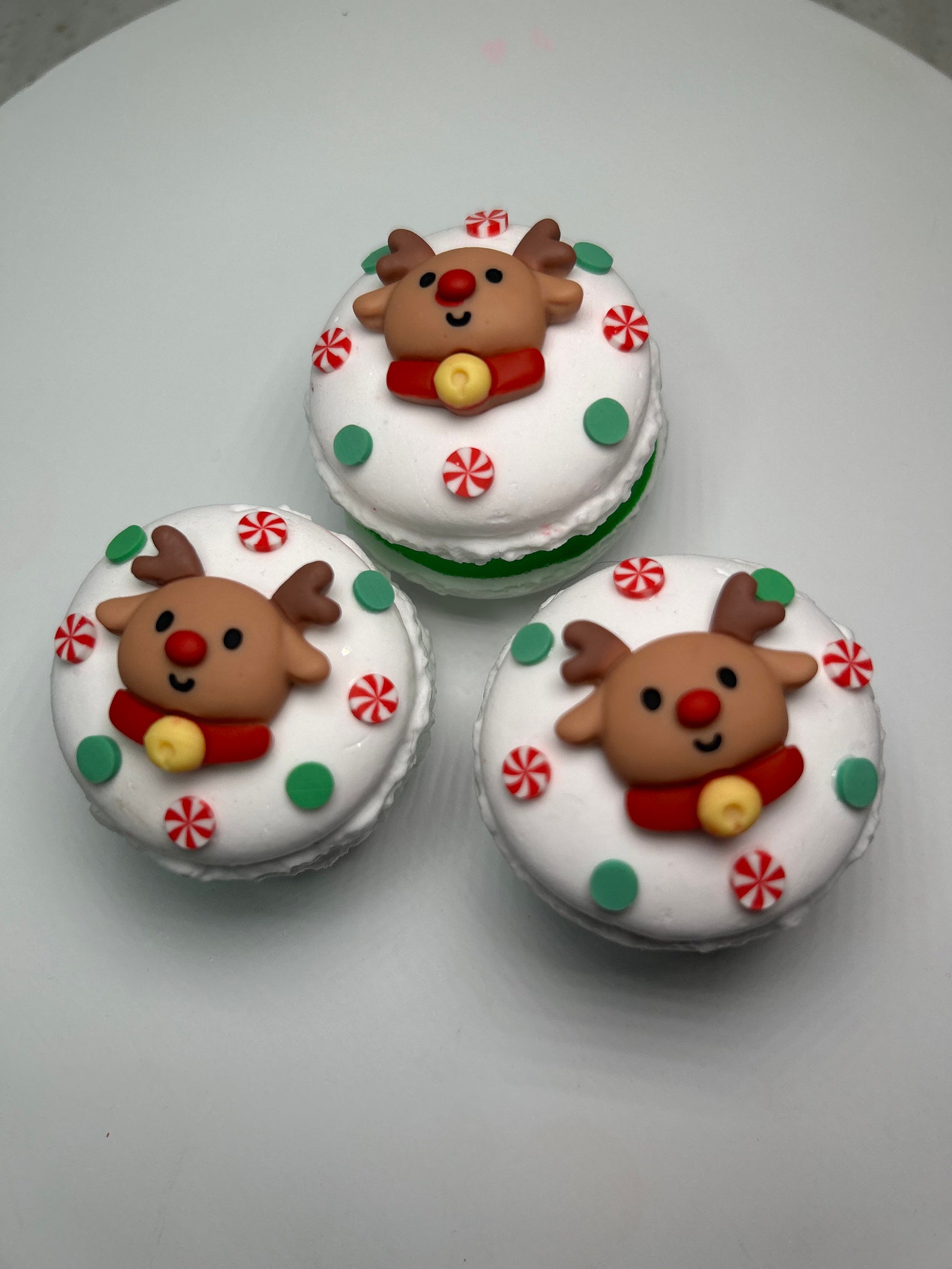 3 Fake Christmas Macaroons | Fake Santa Macaroons | Fake Rudolph ...