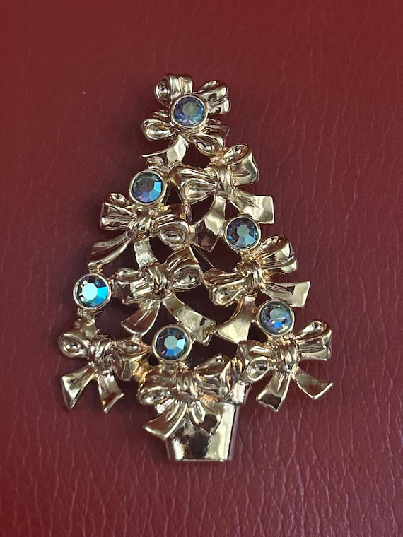 3 Vintage Avon Christmas tree pins. Nina Ricci tree p… - Gem
