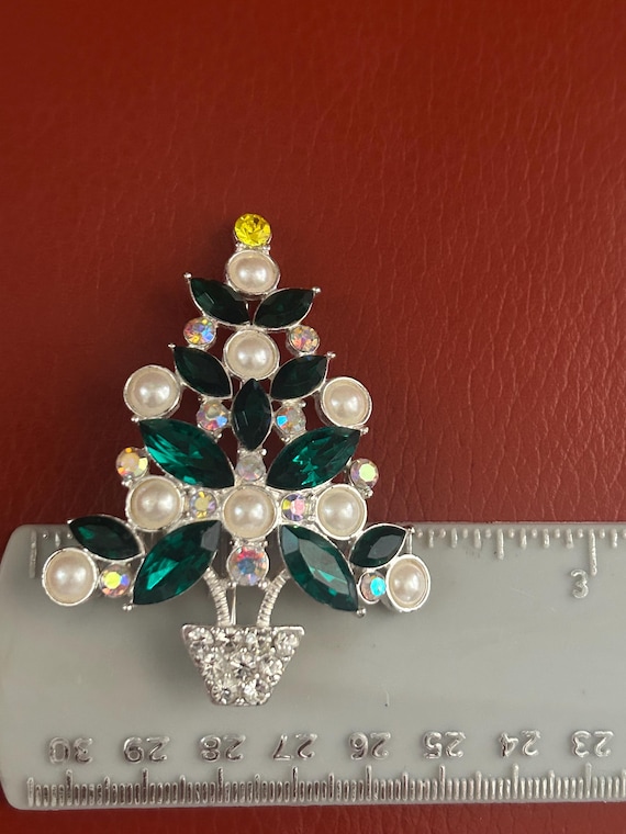 3 Vintage Avon Christmas tree pins. Nina Ricci tree p… - Gem
