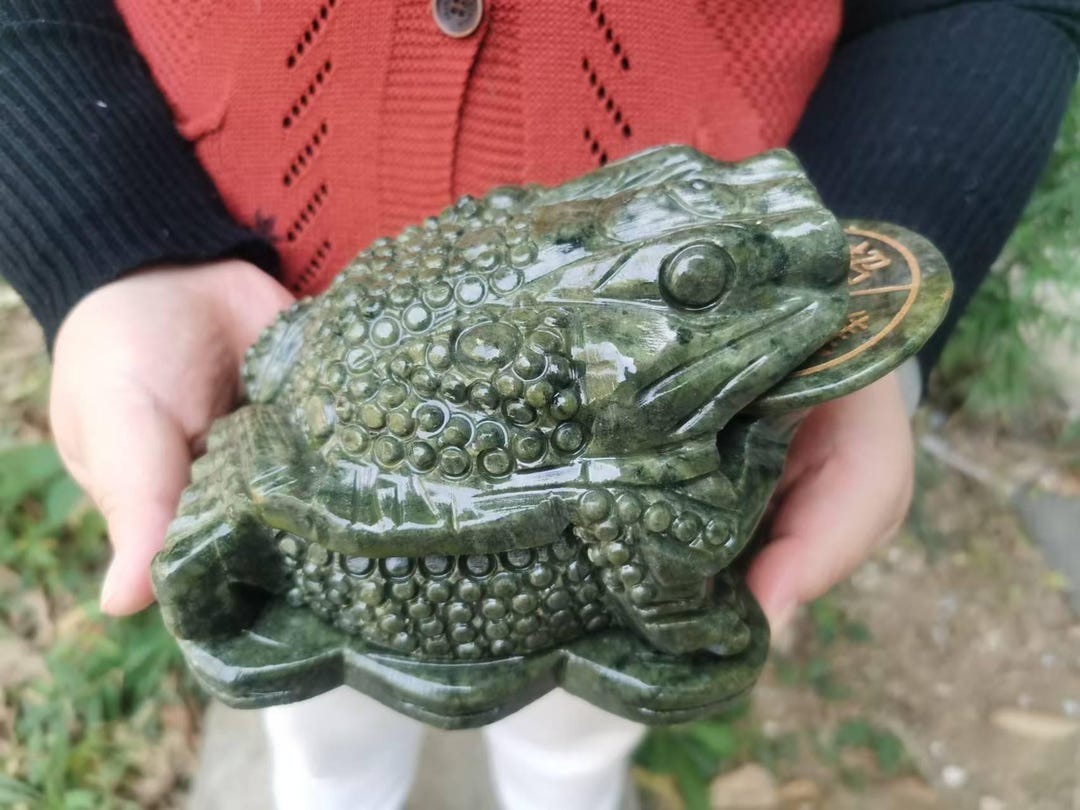 Natural Jade Money Toad Figurine Feng Shui Fortune Coin Stone Crystal ...