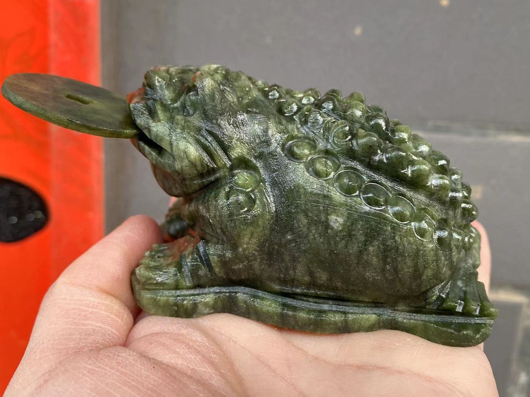 Natural Green Jade Money Toad Figurine Feng Shui Fortune Coin Stone ...