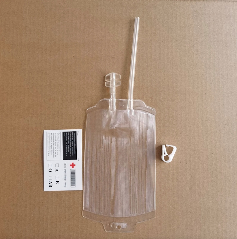I.V. Bag Drink Pouch, Blood Bag Drink Cups + Labels, DIY Halloween ...
