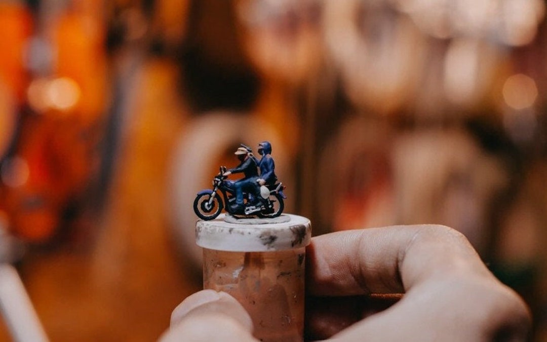 1/87 Scale Miniature Figure of Two Stroke Motorcycle Thief | Bandit and ...