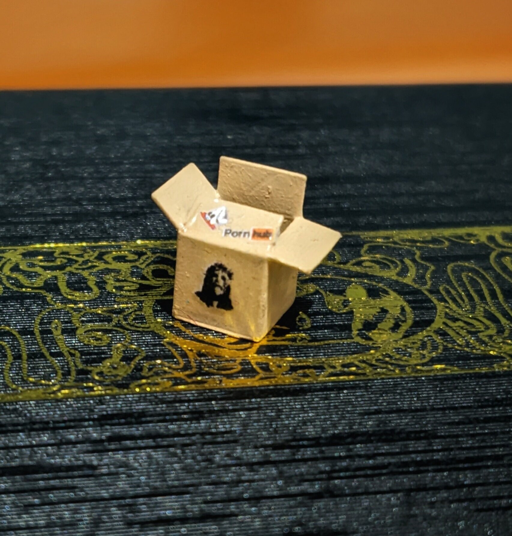 Scale 1/64 Cardboard Box and Crate Spray Can Paint Miniature Figure for ...