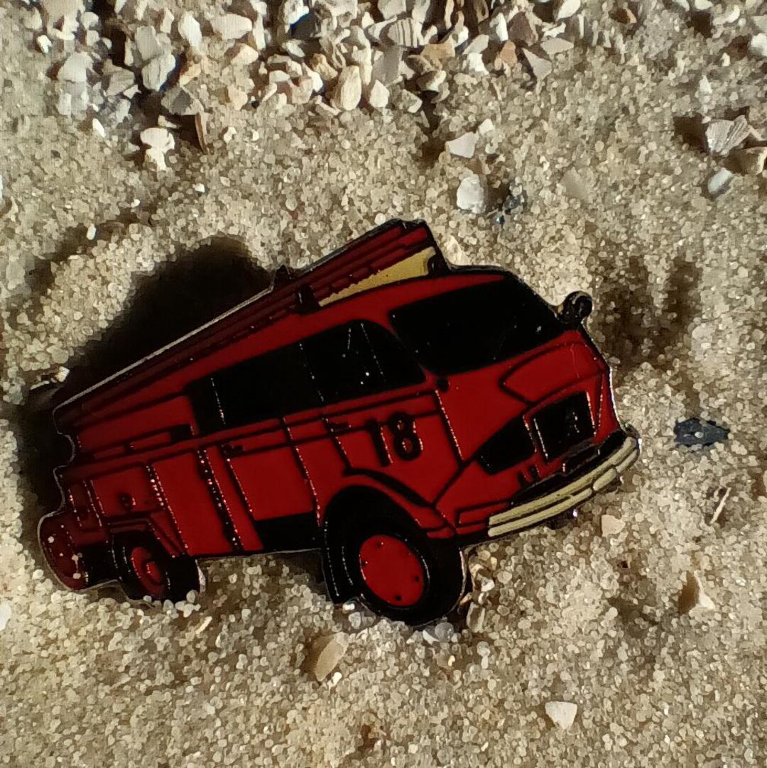 Lapel Pin Old FIRE ENGINE Fire Engine Fire Protection Rescue Collector ...