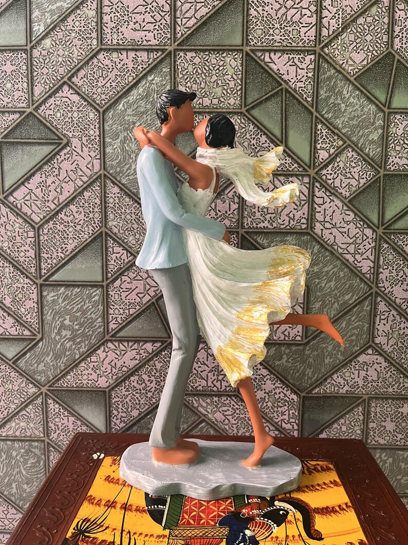 Romantic Couple Figurine - Elegant Home Decor Sculpture for Anniversary ...