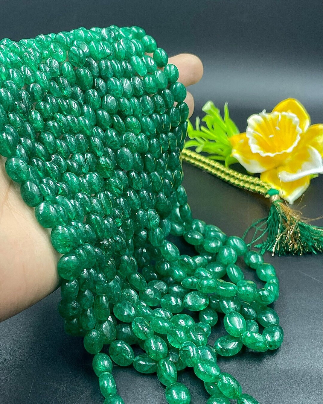 Natural Emerald Smooth Oval Beads Strand, Size 7MM to 11MM, AAA+ ...