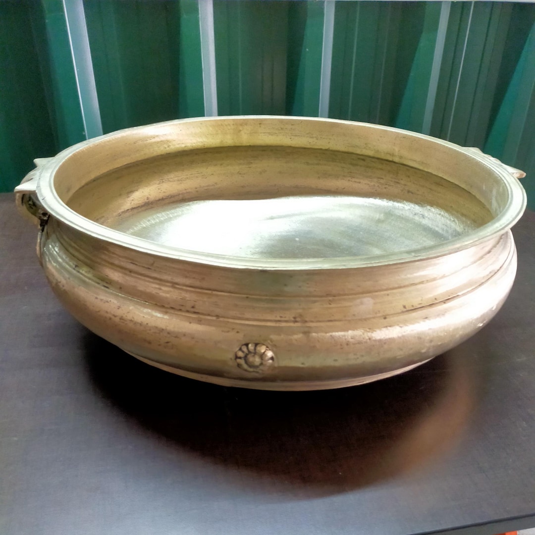 Bronze 16 Inch Kerala Uruli With Handle, Big Urli Pot From Kerala Shop ...