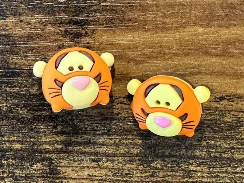 Disney Licensed Tsum Tsum Tigger Head Character Shank Buttons. for ...