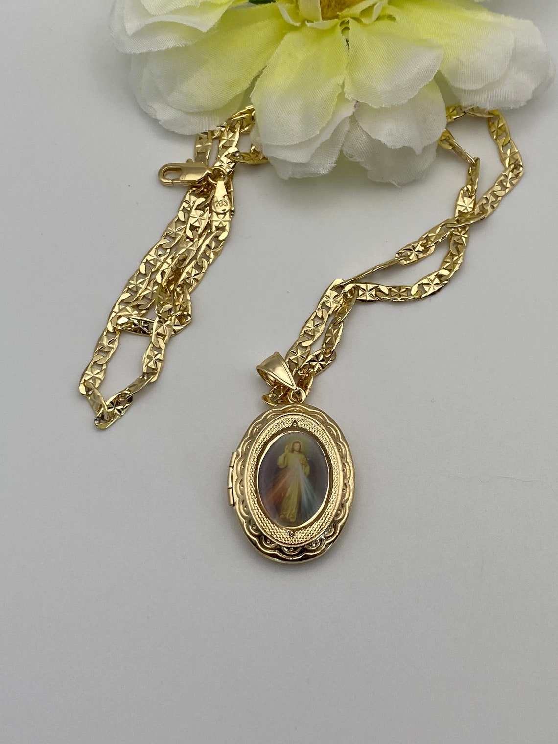 Sagrado Corazon De Jesus Locket Gold Plated 22 Locket - Etsy