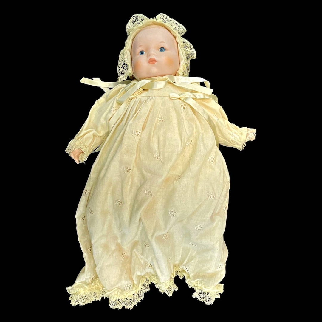 Vintage 1986 Porcelain Musical Lullabye Christening Baby Doll Victoria ...