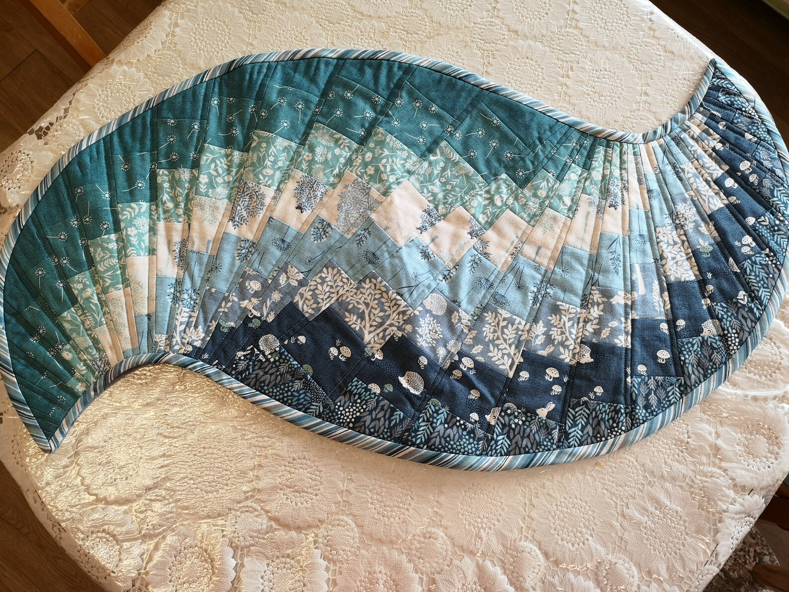 Spiral Bargello Table Runner Digital Pattern by White Gecko Craft ...