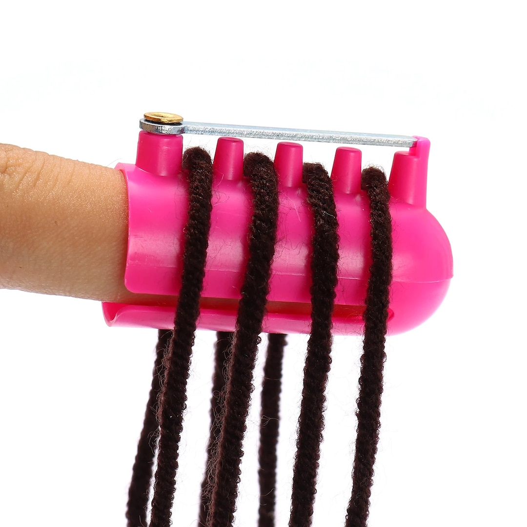 Plastic Thimble Knitting Yarn Strand Holder Tool (1 Piece, Random Color ...