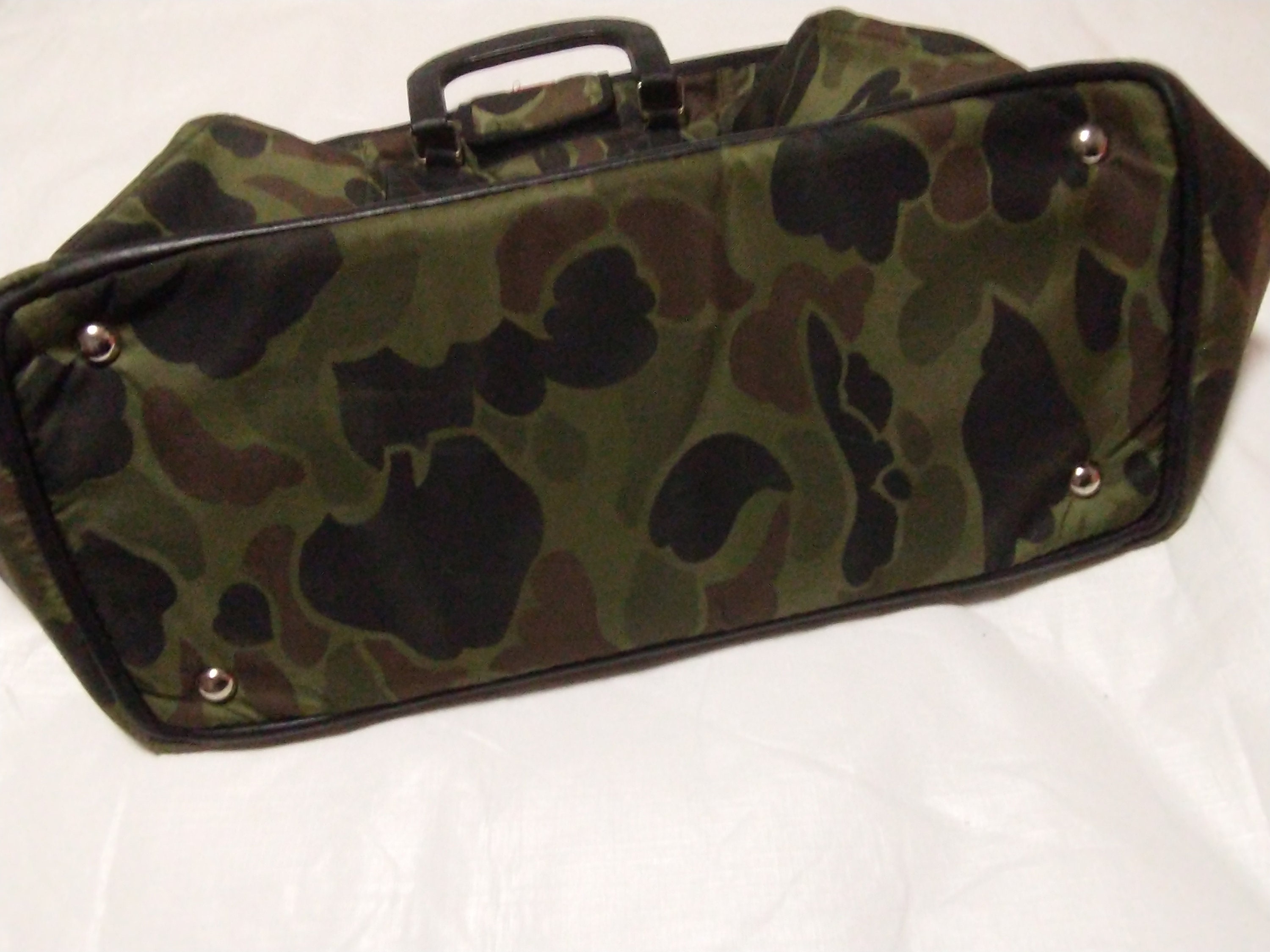 MASH 4077 Doctors Medical Bag, Frog Skin Camouflage, Twentieth Century ...
