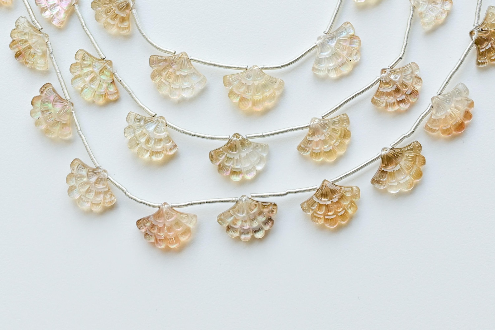 クリスタル ブラウン マザーオブパール トリプレット 彫刻 ツリー ブリオレット ビーズ 天然宝石 サイドドリルストランド 10個 ...