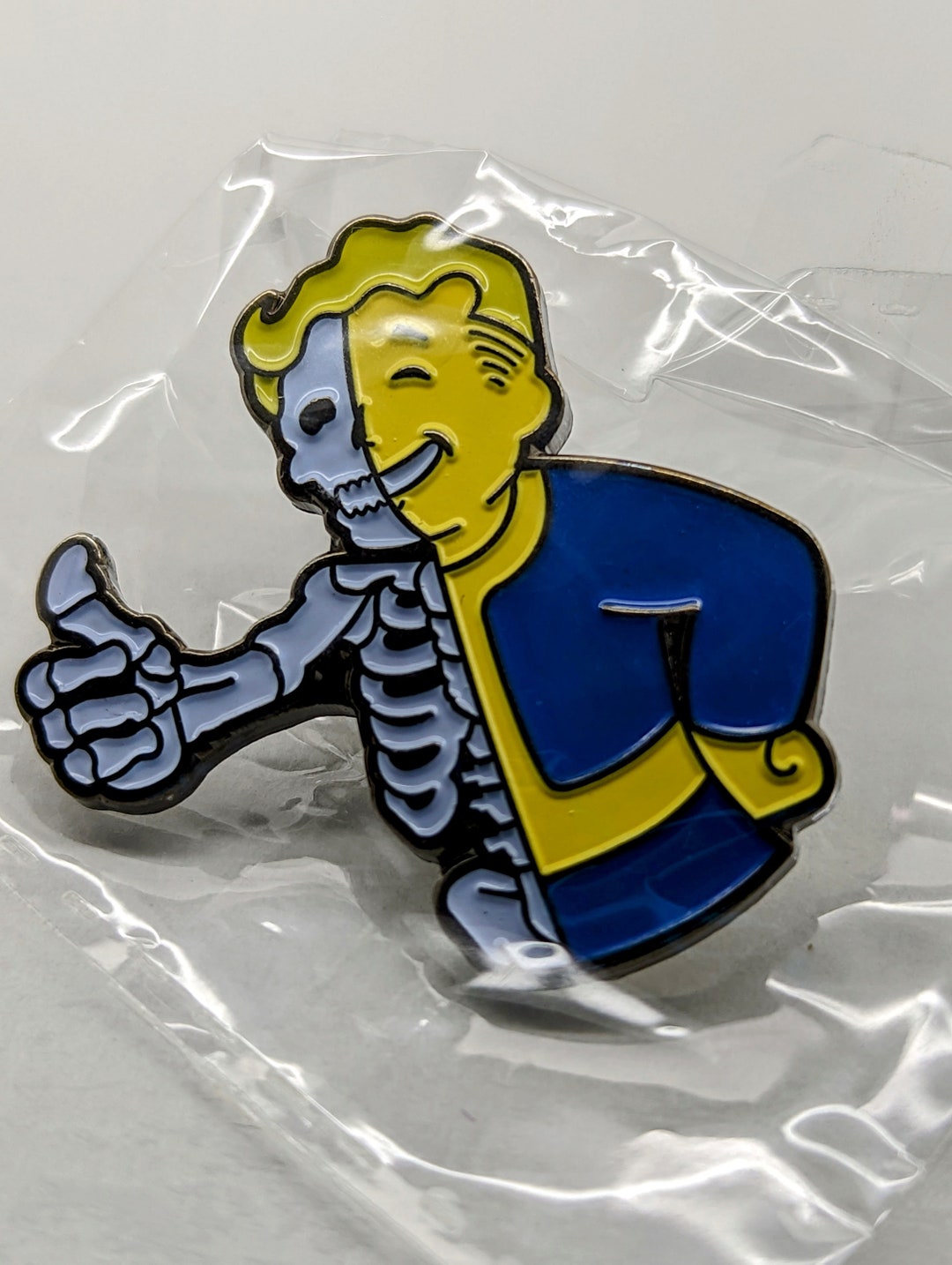 Pins Fallout Enamel Video Game Pins Fallout Enclave Fallout New Vegas ...