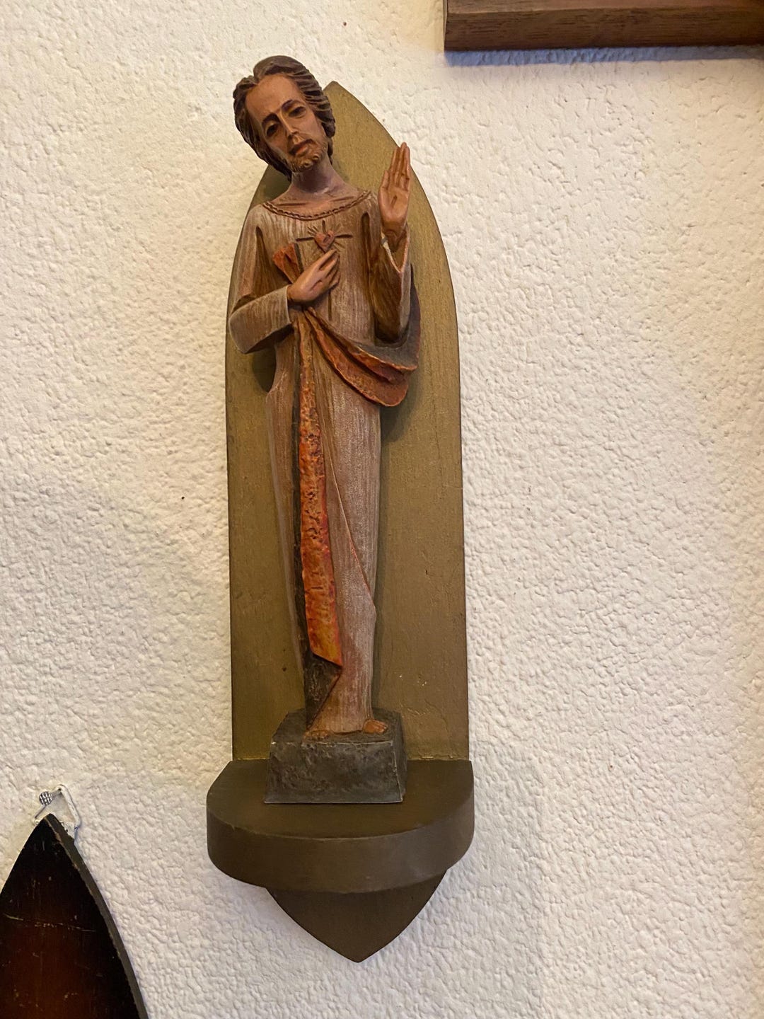 Beautiful Antique Statue of Jesus, Sacred Heart. in Antique Console ...
