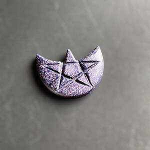 Unique Carved Sun Star Stone - 21.35crt, 26x18x4mm - Blue With Pink ...