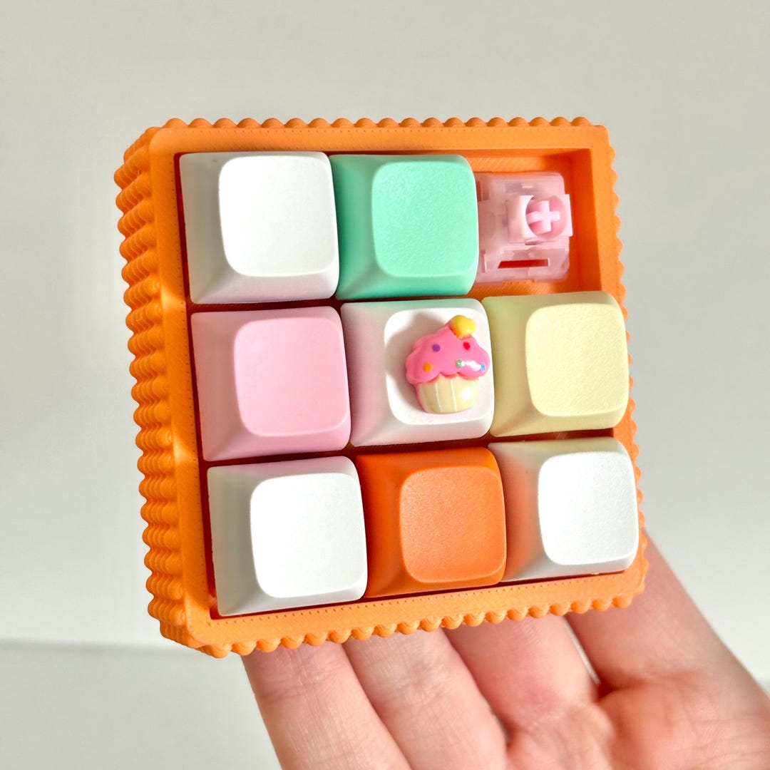 9 Key Desktop ASMR ADHD Sensory Fidget Toy - Creamy Clicky Silent Custom Switches & Cupcake ...