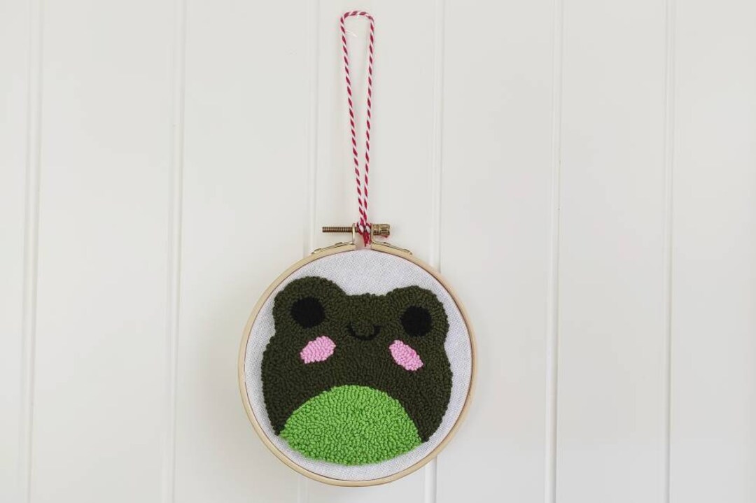 Punch Needle Wall Hanging, Cute Frog Wall Decor, Mini Wall Rug - Etsy
