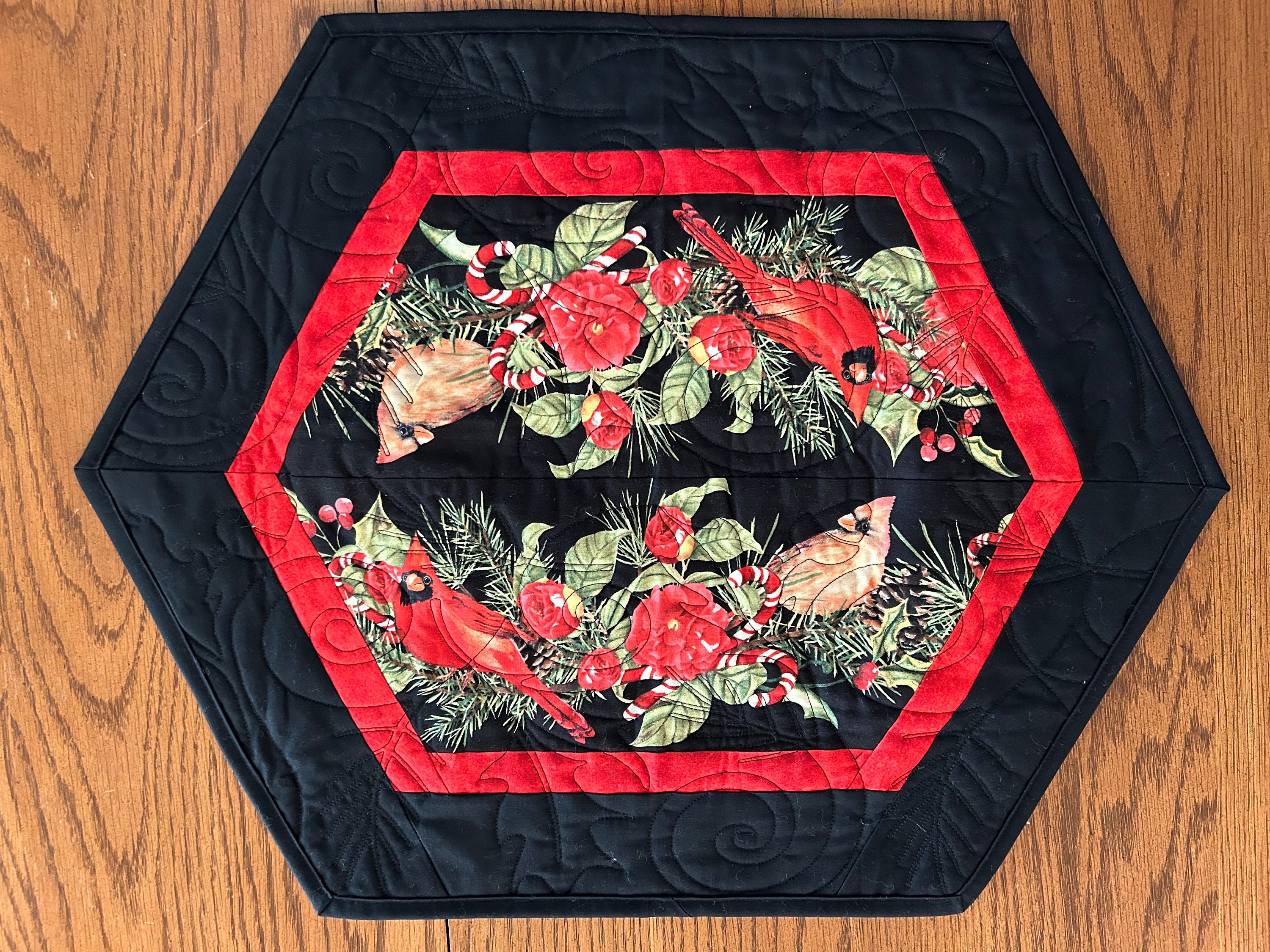 Christmas Table Topper. Cardinal Table Runner. - Etsy