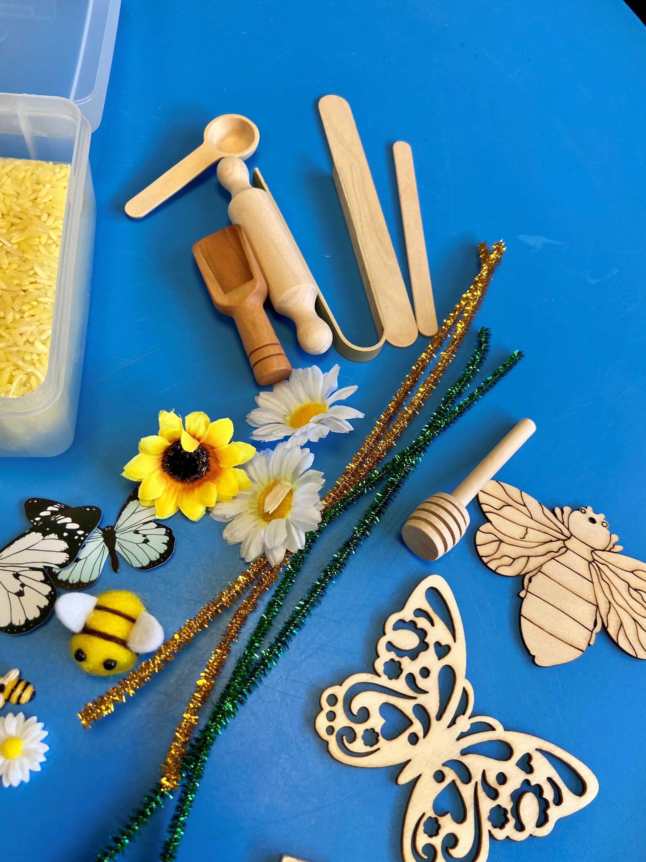 On the Spot buzzy Bee Ultimate Sensory Box Amazing Learning Sensory ...