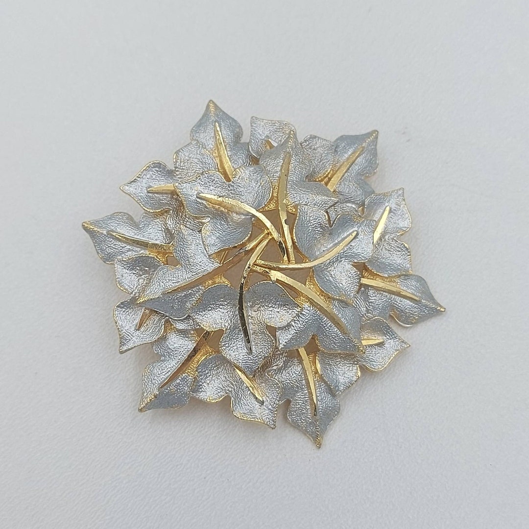 Vintage Numbered Brooch Sphinx, 3D Brooch, Leaf Wreath - Etsy