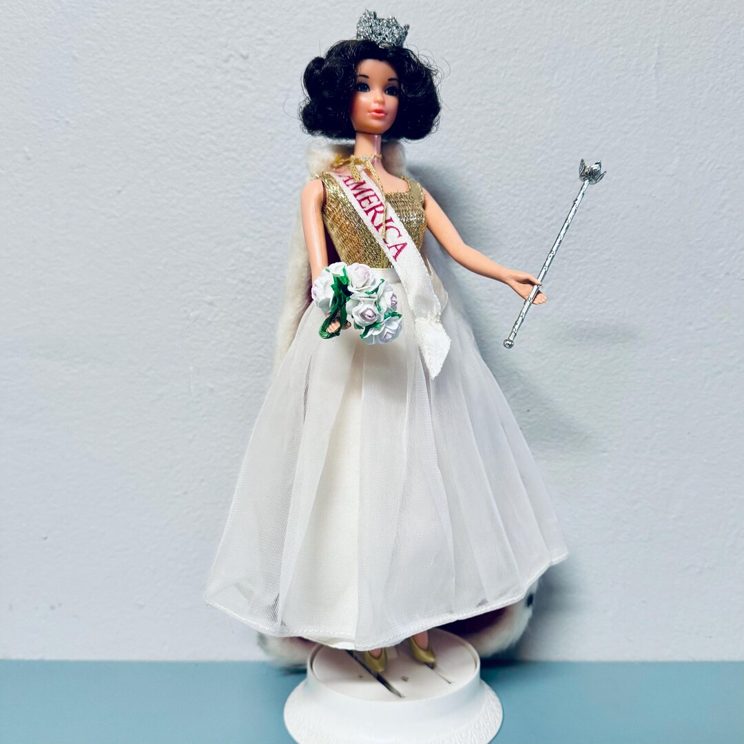 Vintage 1972 Barbie Walk Lively Miss America 3200 Mod &walking Base ...