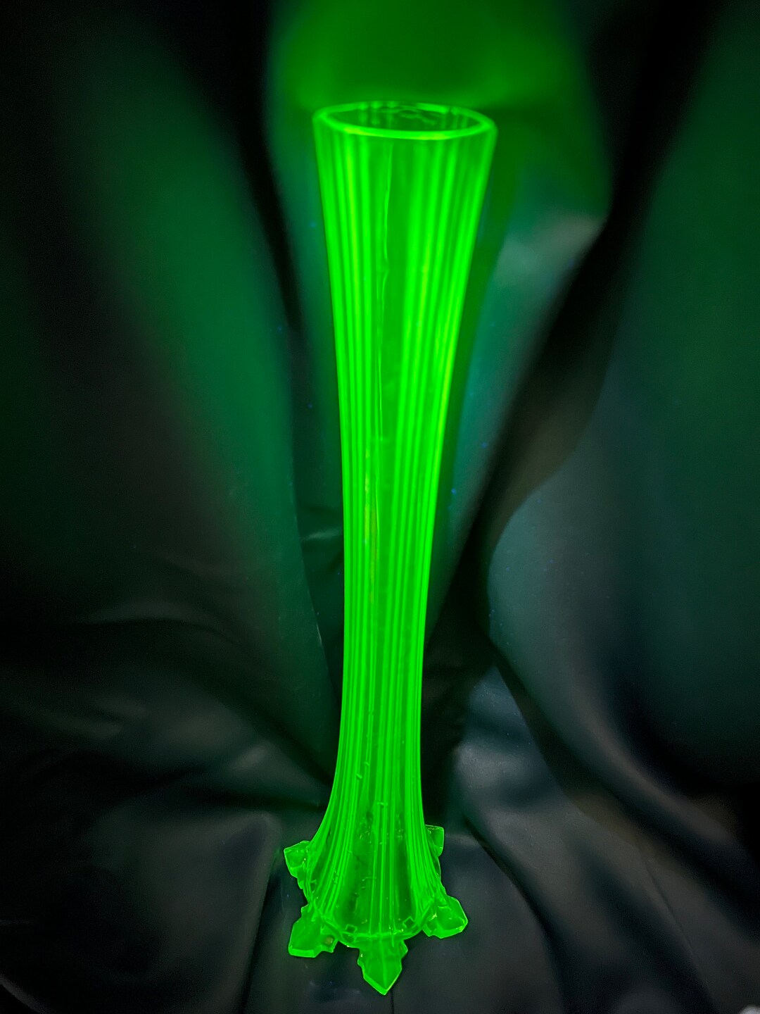Large Uranium Glass Vase - Etsy