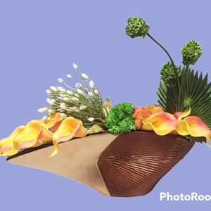 Modern Flowers Arrangement in Boat Flat Vase - Etsy