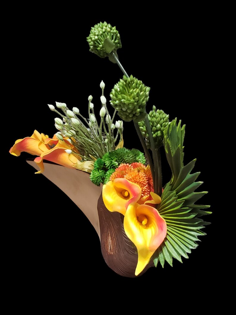 Modern Flowers Arrangement in Boat Flat Vase - Etsy
