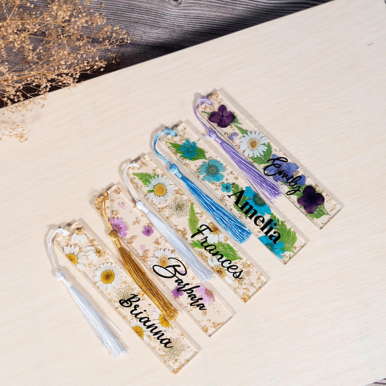Personalized Pressed Daisy Bookmark: Custom Resin Floral Reader Gift - Etsy