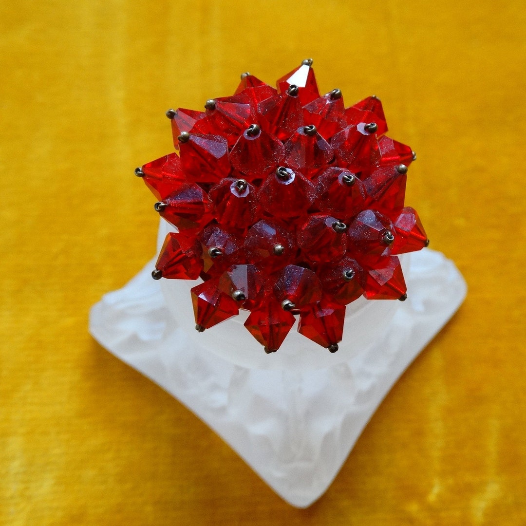 Broche vintage en verre rouge/Épingle rouge rock/Broche abstraite ...