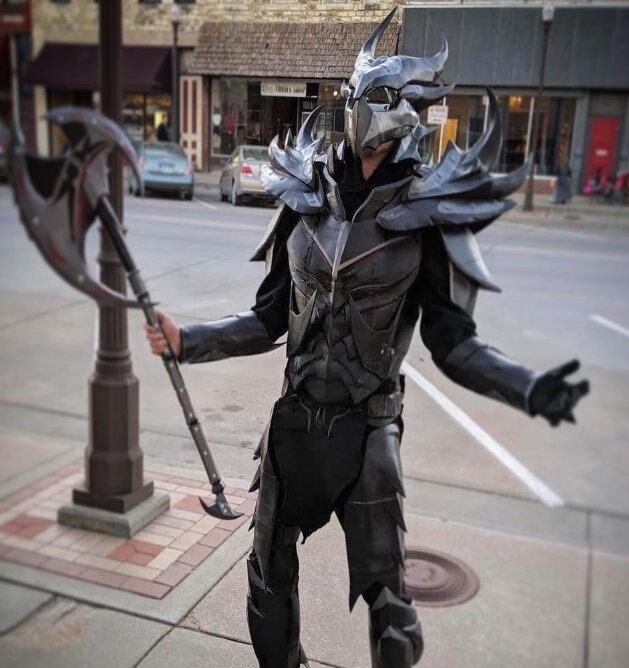 Skyrim Daedric Armor Cosplay