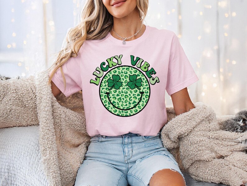 St Patrick's Lucky Shamrock Tee - Smiley Face Graphic Shirt - Etsy