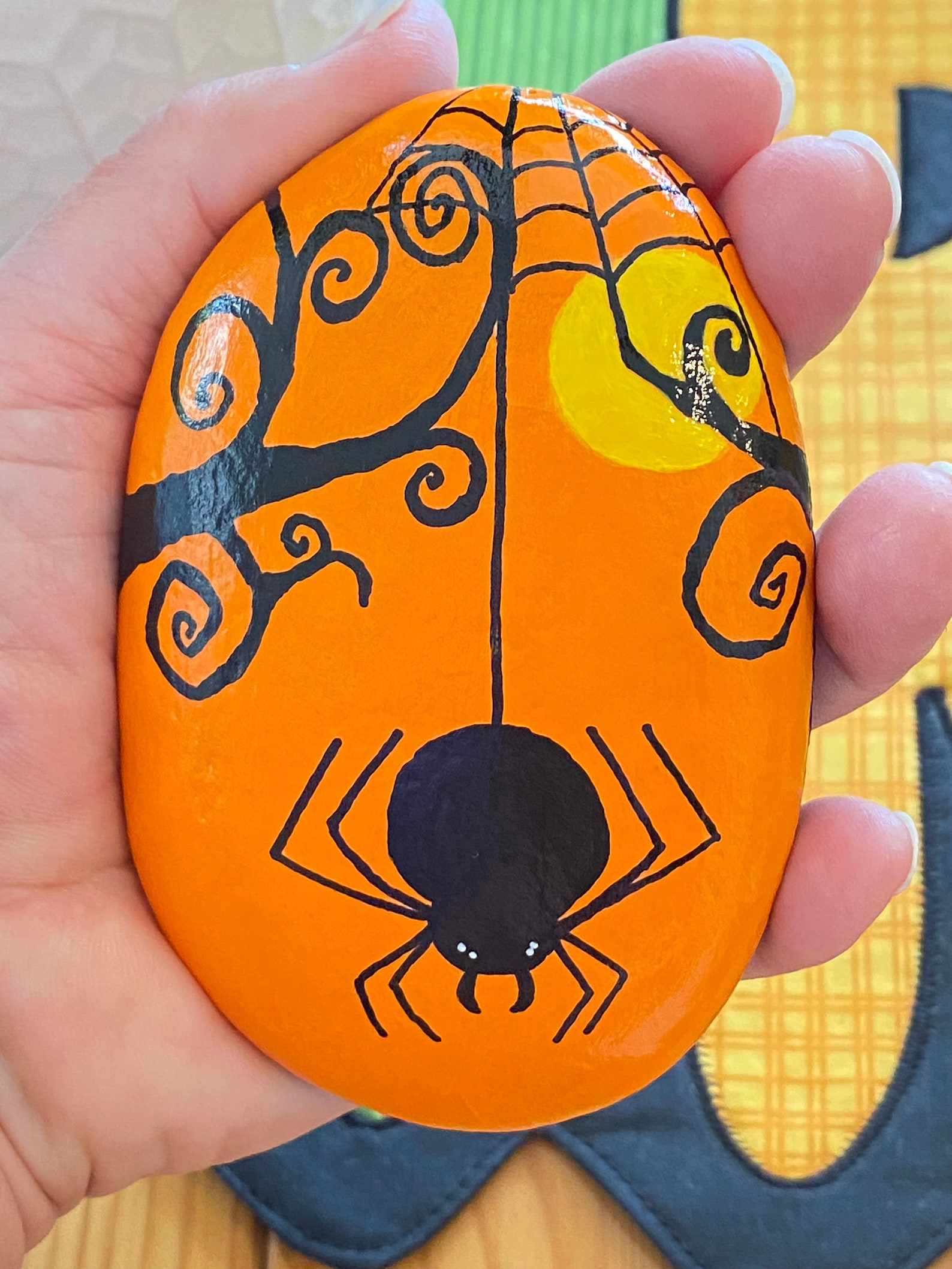 Spooky Dangling Spider Rock - Etsy